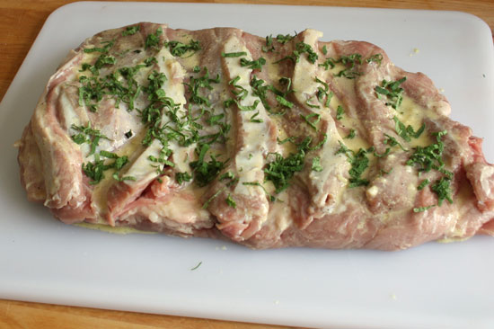 Rezept: Gerollte Kalbsbrust mit Salbei und Bresaola an Champignon ...